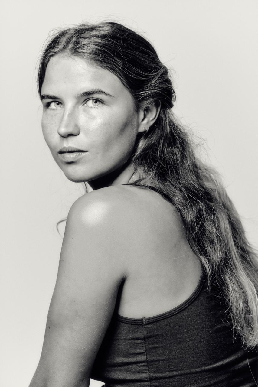 Liza Lo - Familiar Autumn Tour - The Castle Hotel